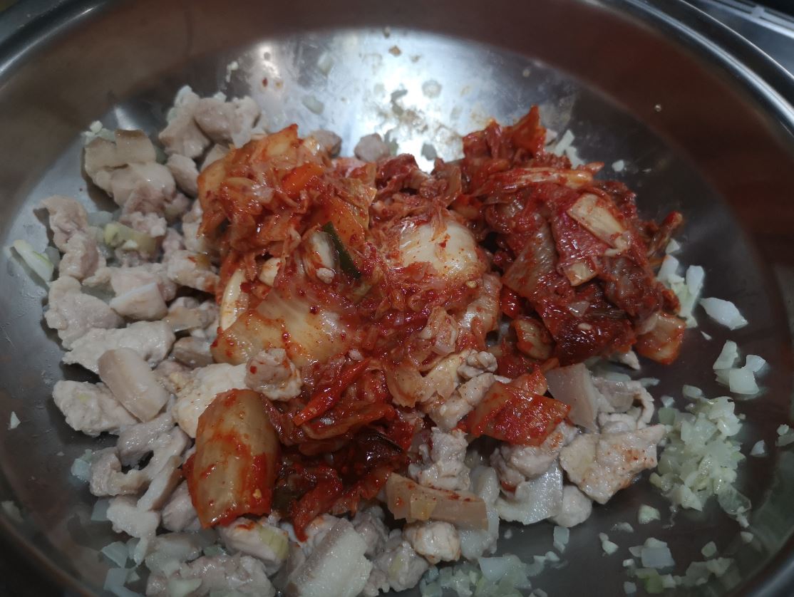 Korean Soft Tofu Stew with pork belly (Sundubu-Jjigae) Recipe (Step by ...
