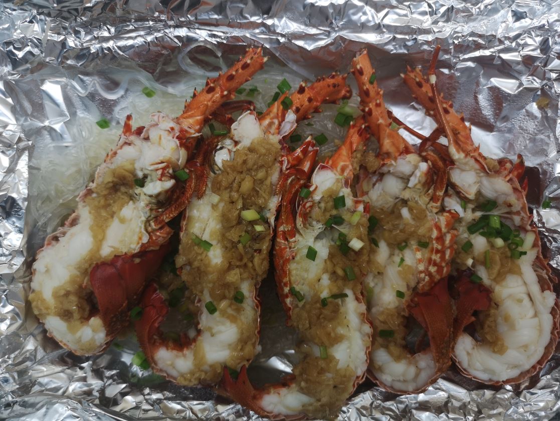Ocean Bay Garlic Steamed Baby Lobster in Sotanghon and Suahe Honest ...